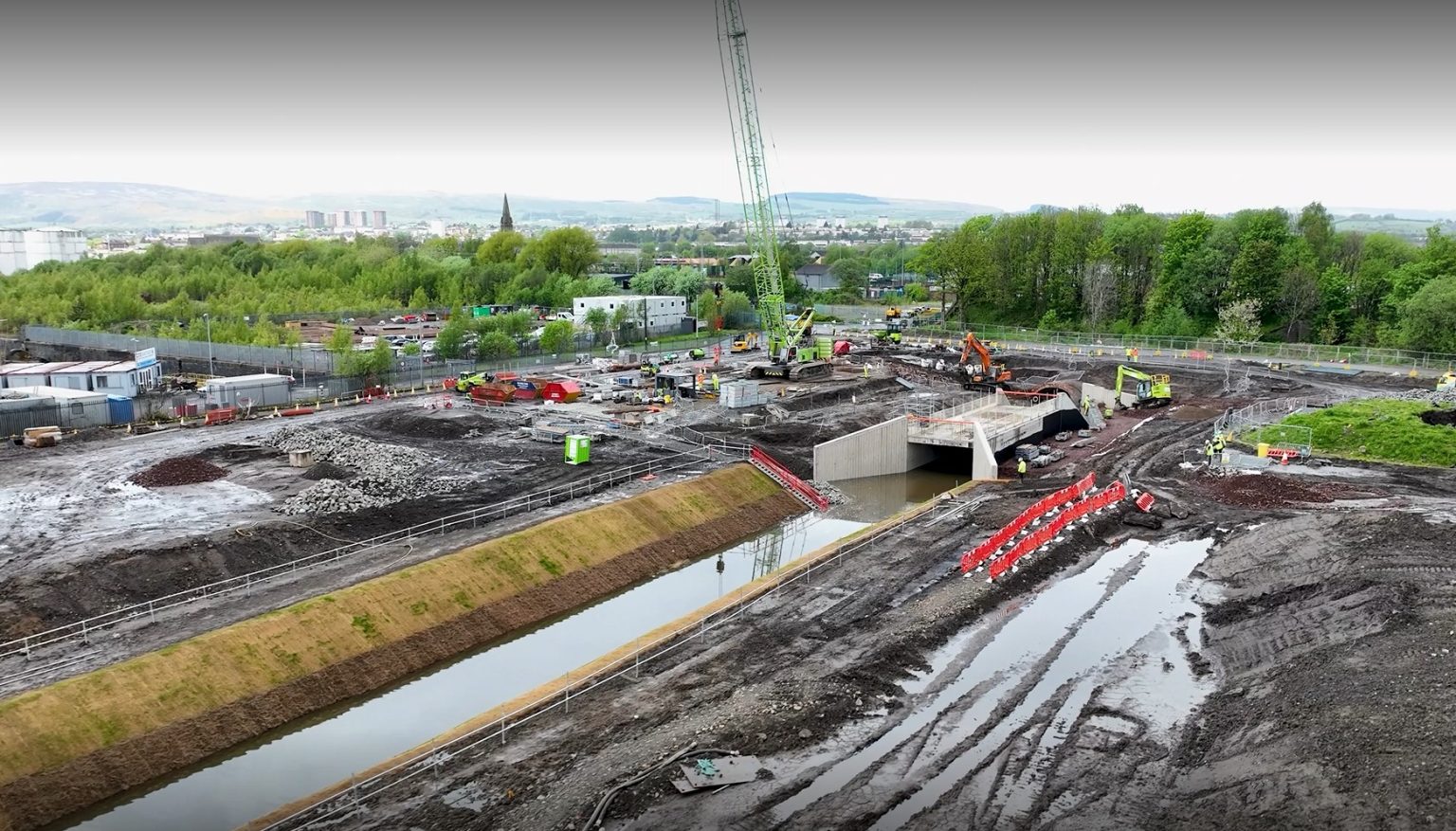 New water channel marks milestone in River Clyde road bridge construction