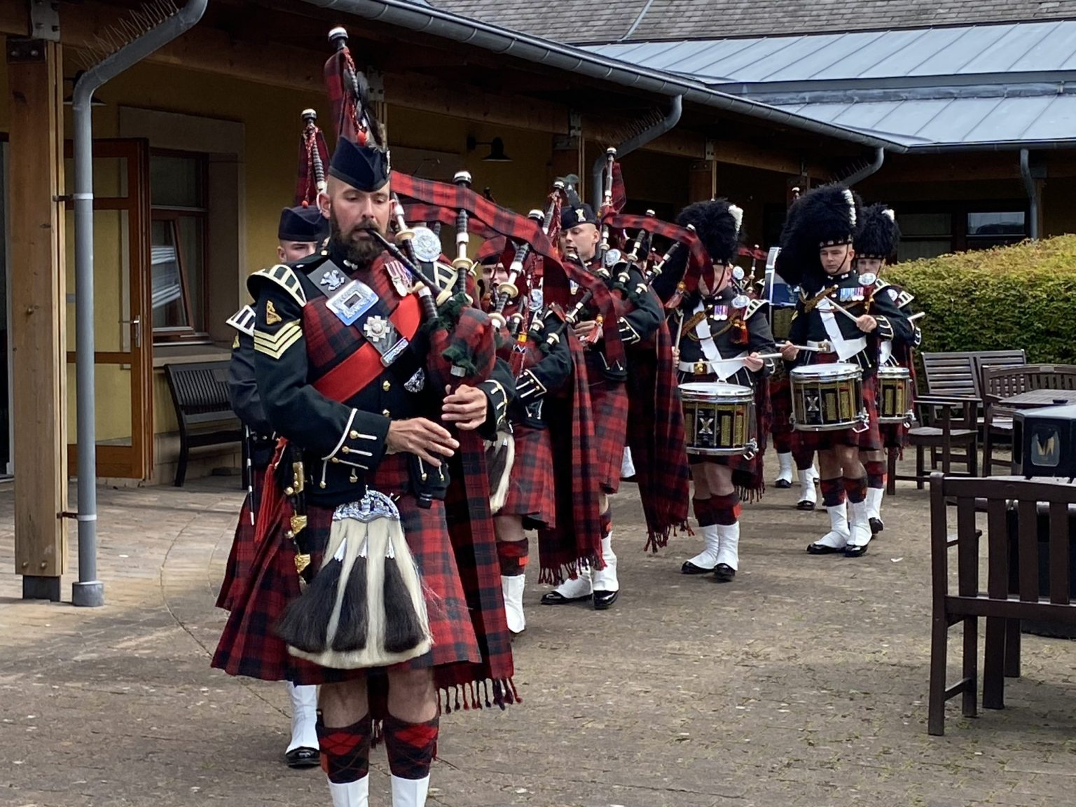 2SCOTS pipes and drums visit Erskine Veterans Village – Renfrewshire ...