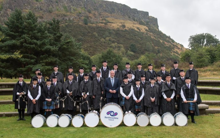 MSP welcomes Renfrewshire Schools Pipe Band to Holyrood